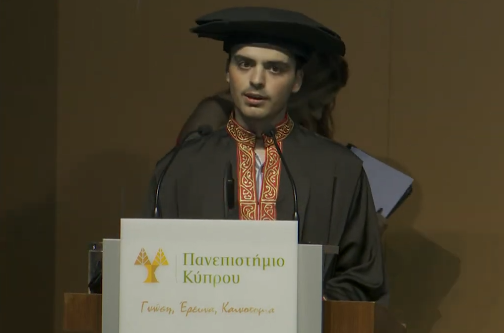 «Γροθιά στο στομάχι» η ομιλία φοιτητή στην αποφοίτησή του: «Ζούμε σε ...
