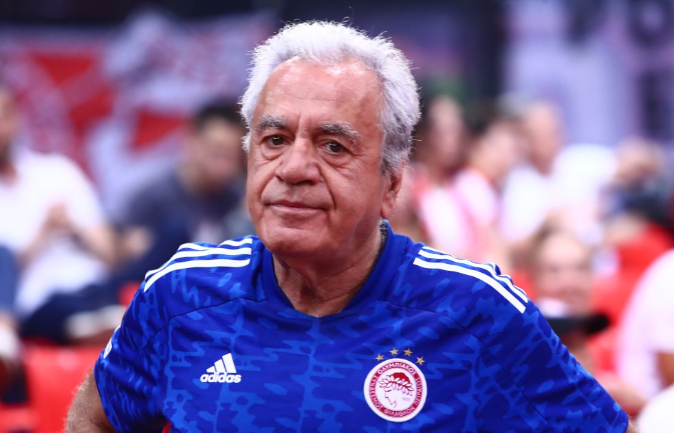 Τάκης Τσουκαλάς: Κουρεύτηκε ο οπαδός του Ολυμπιακού – Πάει η μακριά ...