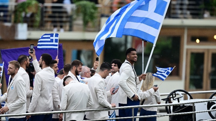 Ολυμπιακοί Αγώνες 2024: Το σκάφος με την ελληνική αποστολή άνοιξε την ...