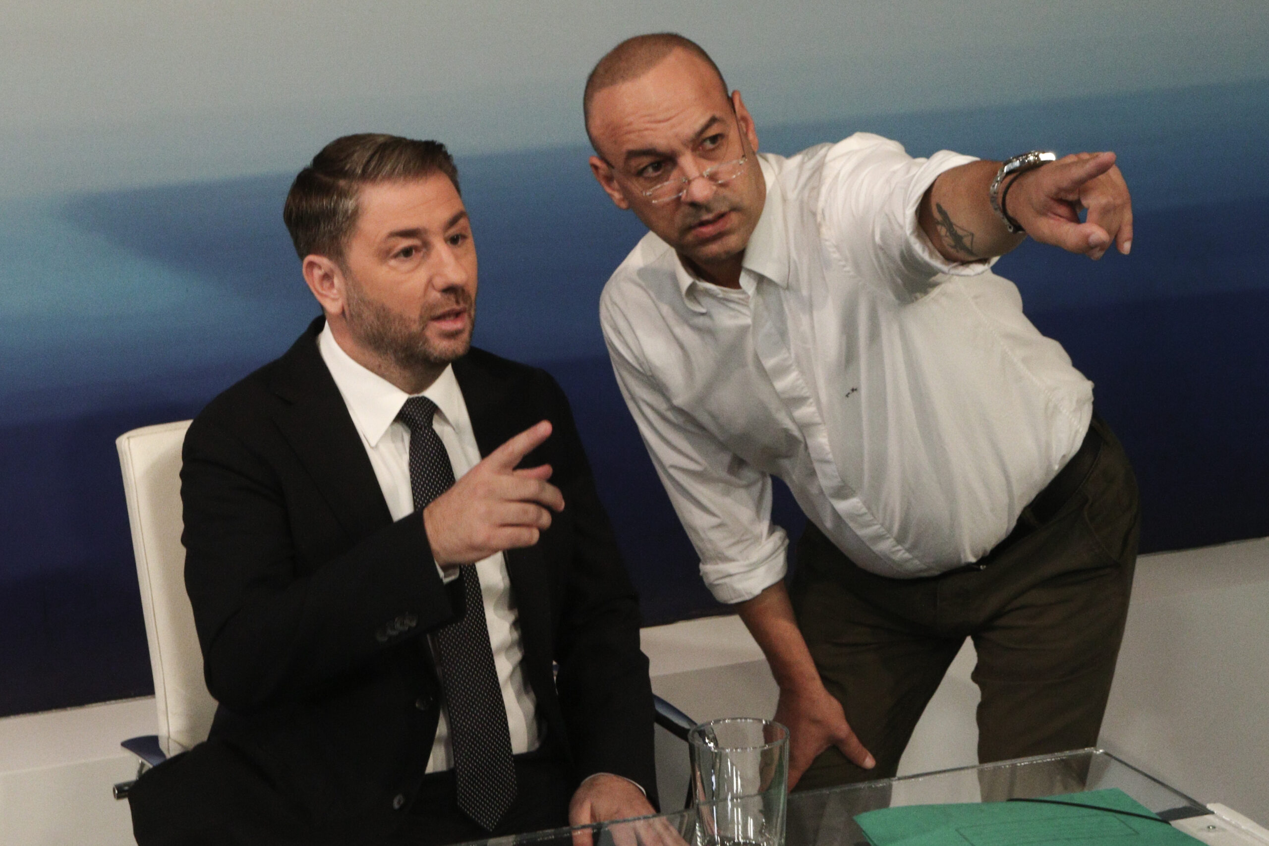 Όταν οι έξι υποψήφιοι για την ηγεσία του ΠΑΣΟΚ-ΚΙΝΑΛ μπήκαν στο ...