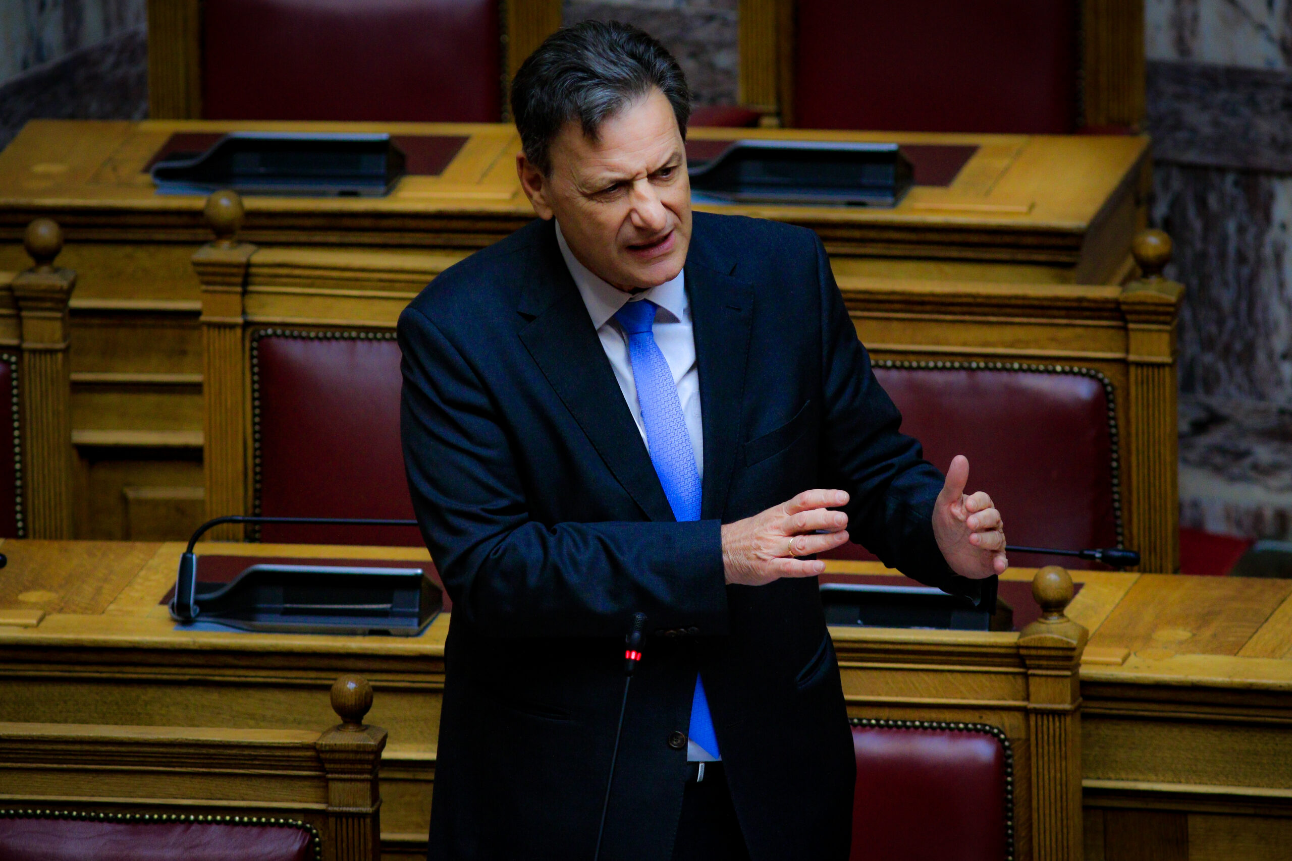 Βουλή: Υπερψηφίστηκε στην Επιτροπή το νομοσχέδιο για τις ΑΠΕ – «Πυρ ...
