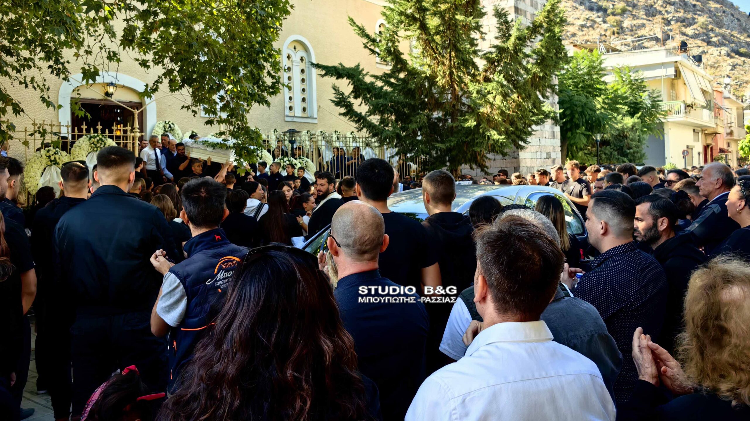Ναύπλιο: Το τελευταίο αντίο στον 14χρονο Άγγελο – Βαρύ κλίμα θλίψης ...