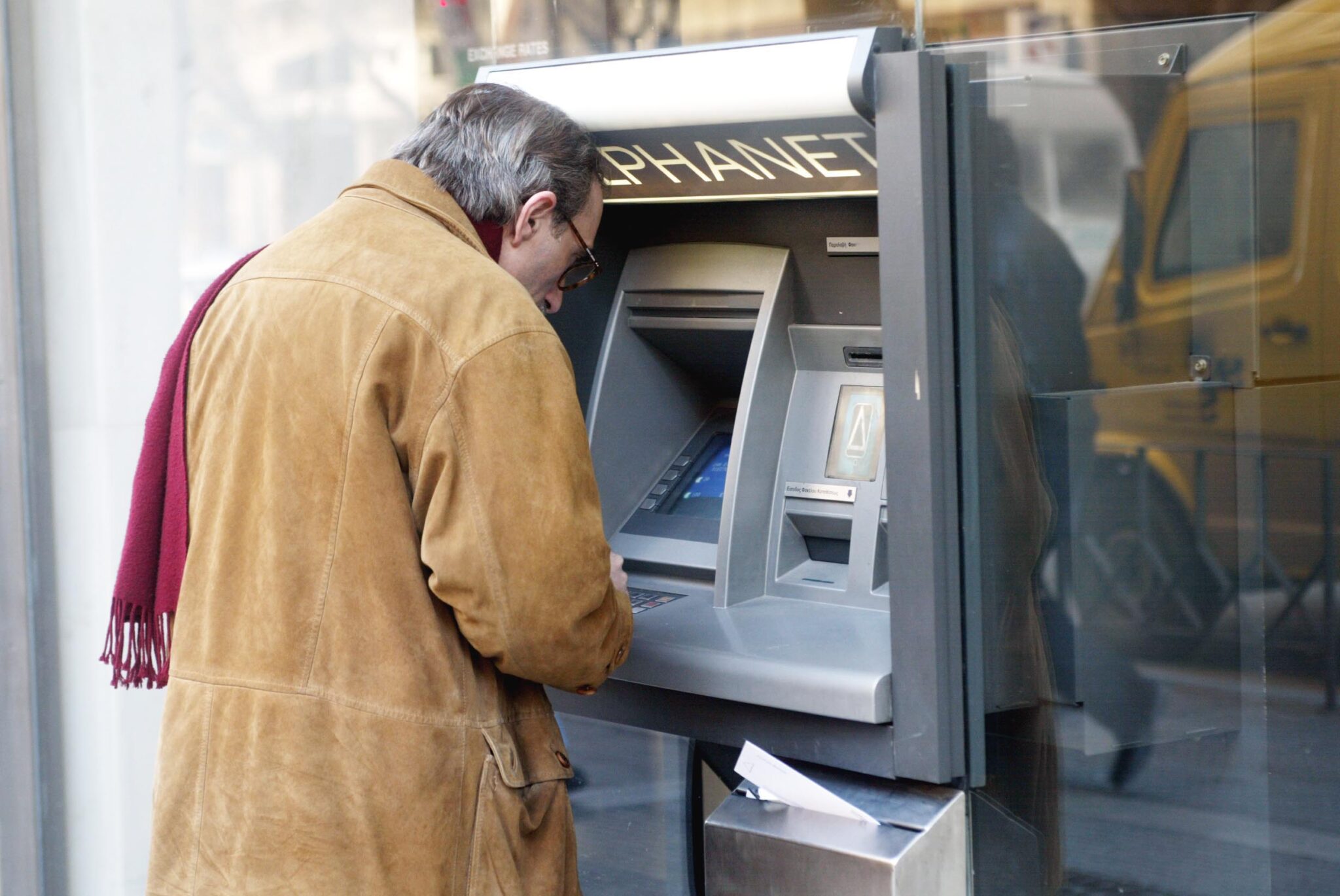 Επίδομα 200 ευρώ: Ποιοι μπορούν να το πάρουν για ένα 12μηνο