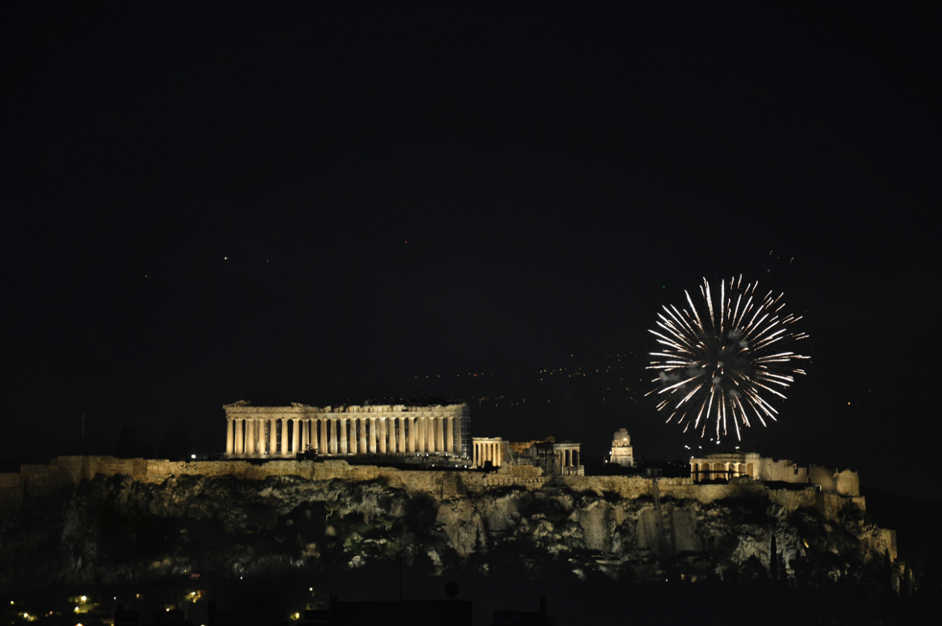 Το NEWPOST σας εύχεται Καλή Χρονιά και ένα ευτυχισμένο 2025! – Η Αθήνα ...