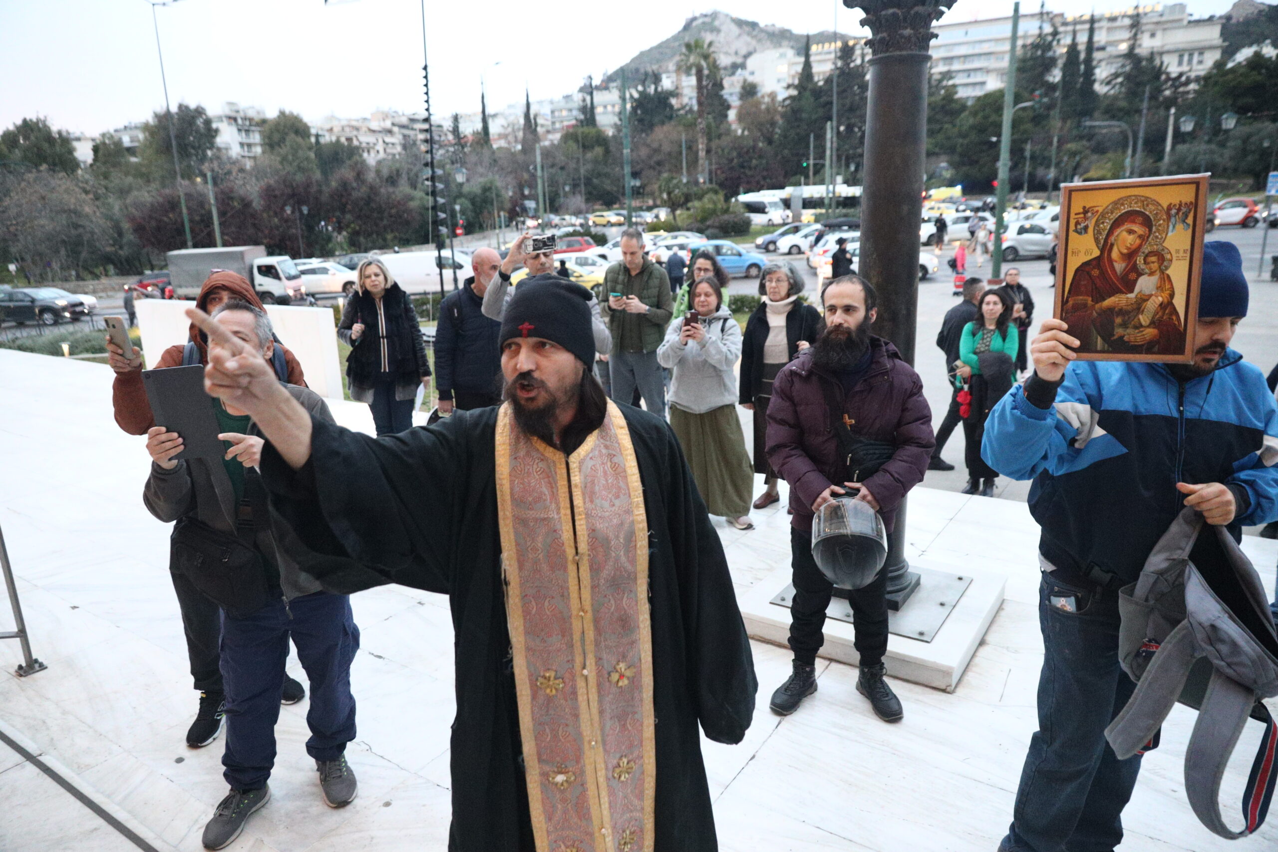 Εθνική Πινακοθήκη: Αντιπαράθεση φανατικών χριστιανών με υποστηρικτές ...