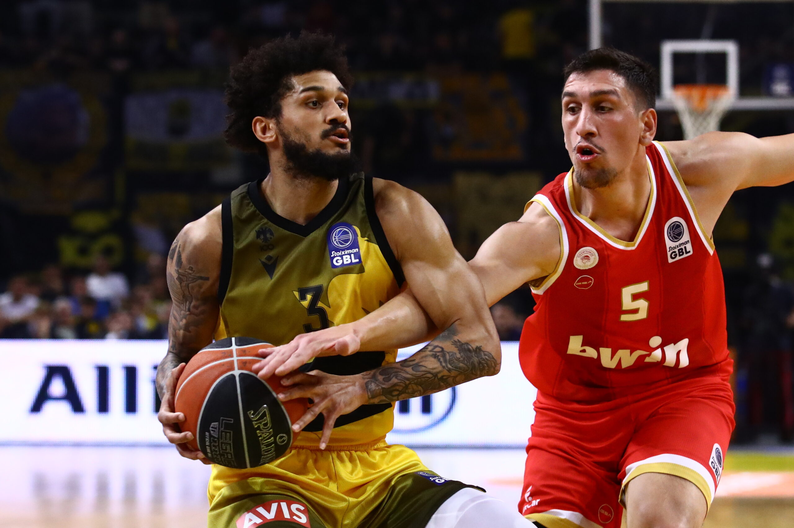Greek Basketball League: Ο Ολυμπιακός επικράτησε της ΑΕΚ με 90-64 στη ...