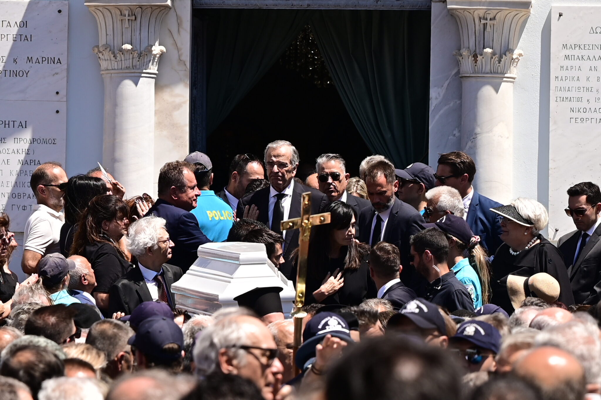 Λένα Σαμαρά: Συγκλόνισε ο πατέρας της Αντώνης στον επικήδειο ...