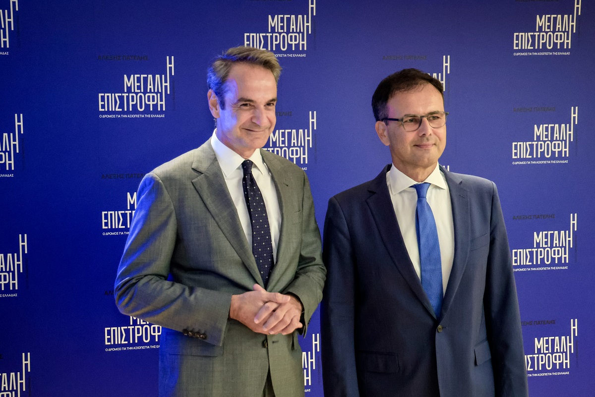 Η Μεγάλη Επιστροφή: Ο Αλέξης Πατέλης παρουσίασε το βιβλίο του για την ...