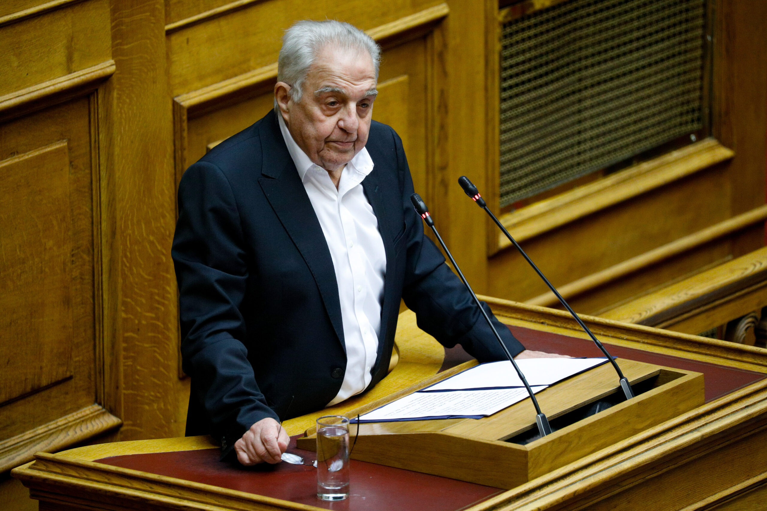 Το συγκινητικό «αντίο» του ΣΥΡΙΖΑ στον Αλέκο Φλαμπουράρη: «Ο άνθρωπος ...