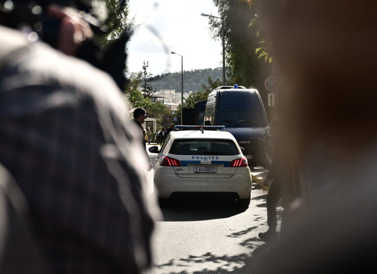 Ηράκλειο: «Θα σε πυροβολήσω με έξι σφαίρες» – Συγκλονίζει η 22χρονη για ...