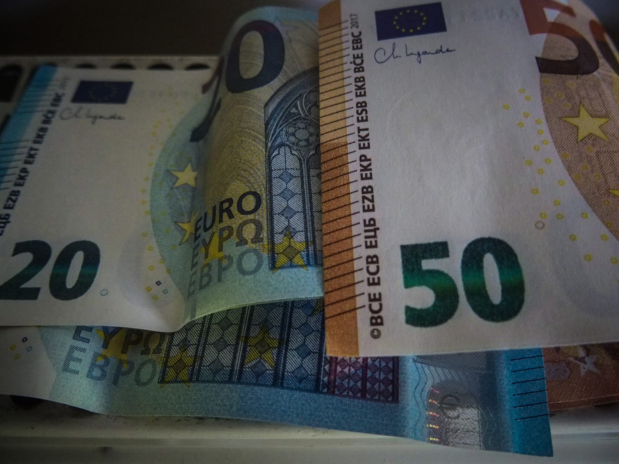 Έκτακτο επίδομα Χριστουγέννων 400 ευρώ: Ποιοι το εισπράττουν
