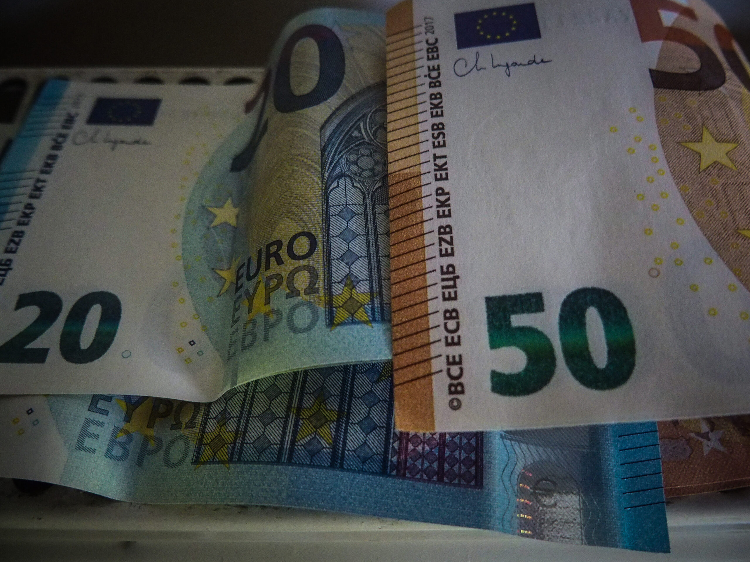 Έκτακτο επίδομα Χριστουγέννων 400 ευρώ: Ποιοι το εισπράττουν
