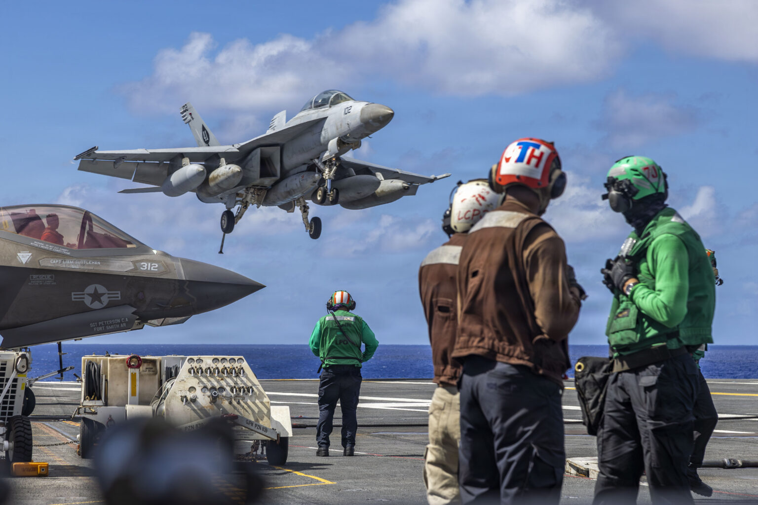 Κλιμακώνεται η ένταση ΗΠΑ–Ιράν: Το USS Abraham Lincoln μπήκε στα ύδατα ...